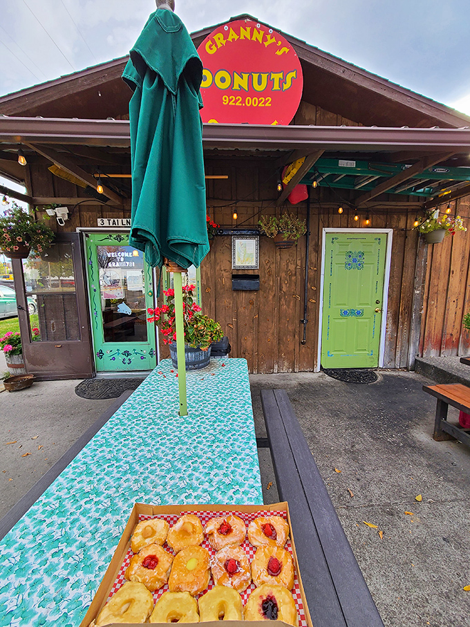 Al fresco sweetness! These outdoor seats are the perfect spot to contemplate life's big questions, like "Should I get another donut?"