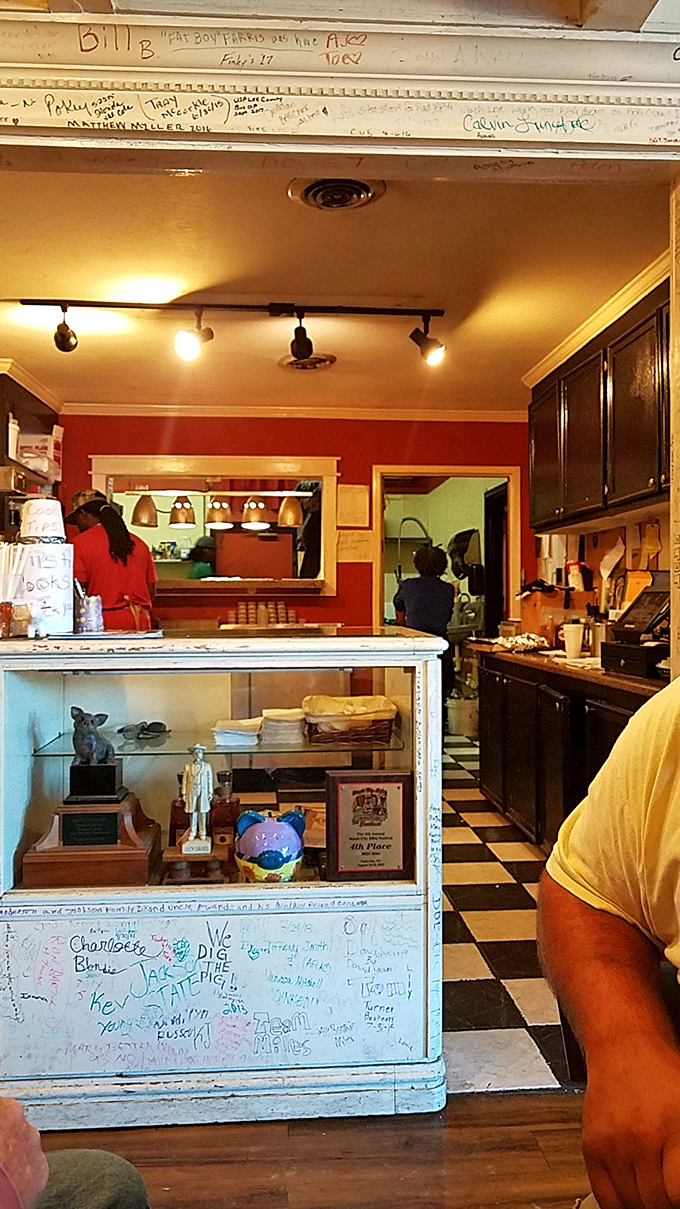 The staff at Ubon's: part barbecue wizards, part Southern hospitality experts. They'll make you feel right at home.