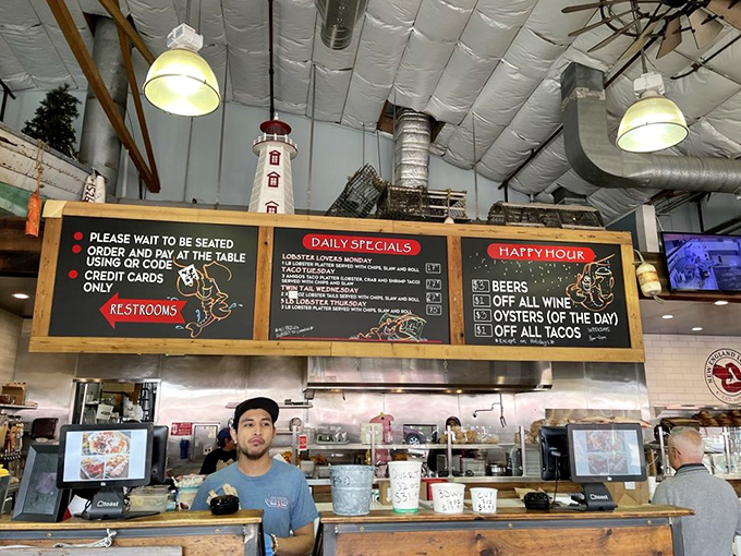 Order up! The friendly staff here are like seafood sommeliers, ready to guide you through a maritime menu adventure.