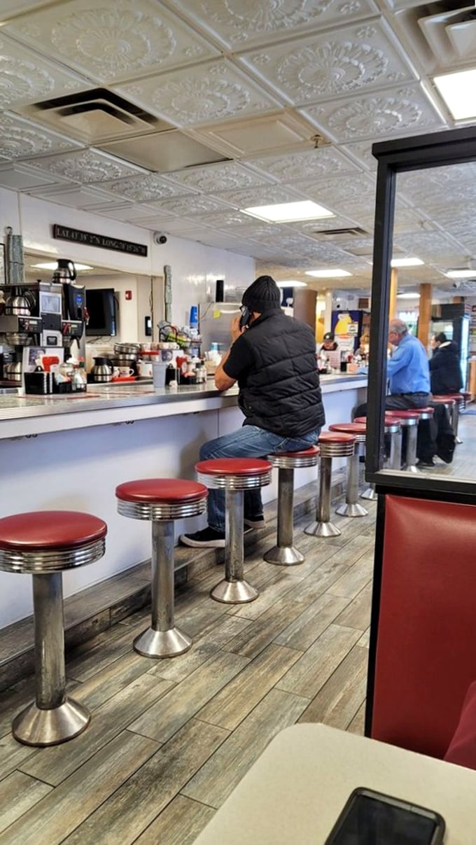 The real MVPs of mealtime! These hardworking folks are the unsung heroes behind every perfectly flipped pancake and crispy bacon strip.