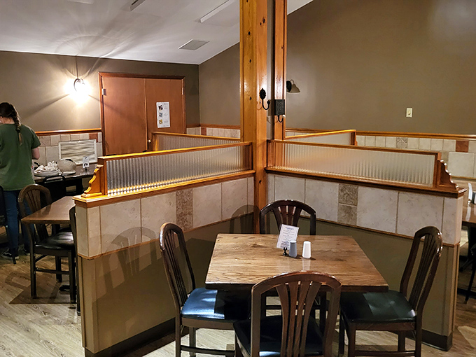 Pizza pilgrims unite! These diners know they're in for a treat. The anticipation is as palpable as the aroma of fresh-baked crust.