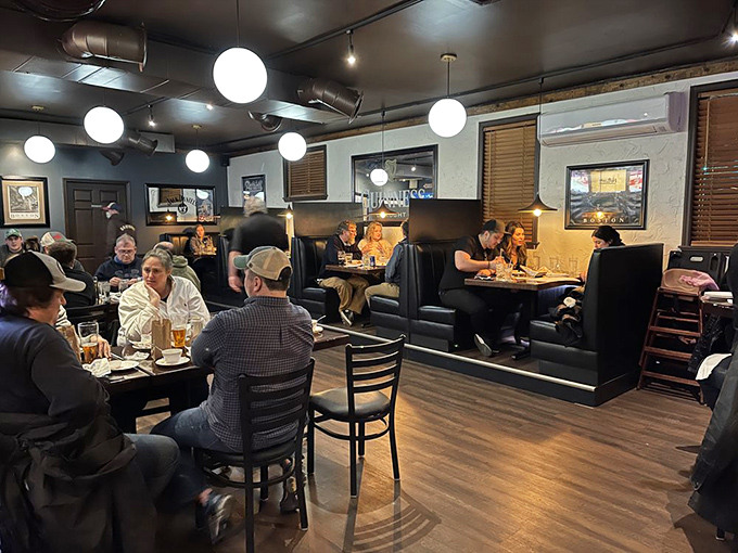 Happy diners, lively chatter – it's like Cheers, but with better food. Where everybody might not know your name, but they'll treat you like family anyway.