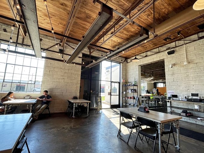 Bathed in natural light and smoky aromas, this dining room is where BBQ fantasies come to life. Can you smell what Saucy's is cooking?