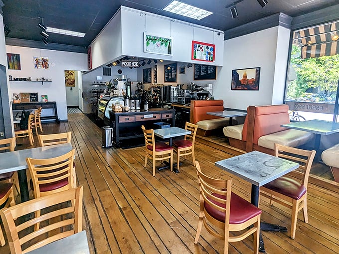 Pull up a chair and stay awhile. This interior is serving up comfort with a side of style, hold the pretension.