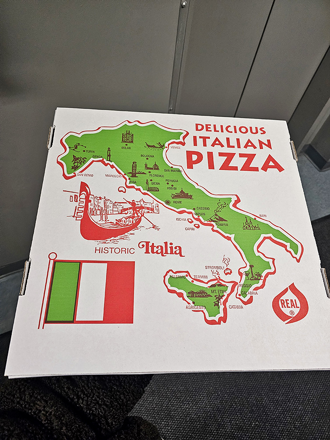 Italy in a box! This pizza packaging is a mini geography lesson and a promise of deliciousness all in one. Talk about efficient education.