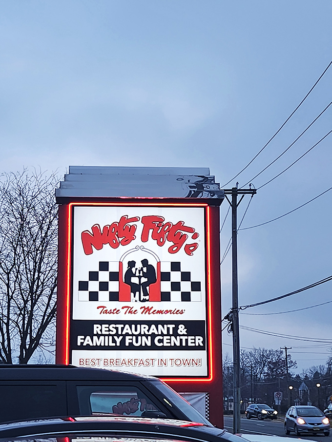 Neon dreams and breakfast schemes! This sign promises the best morning meal in town &ndash; challenge accepted!