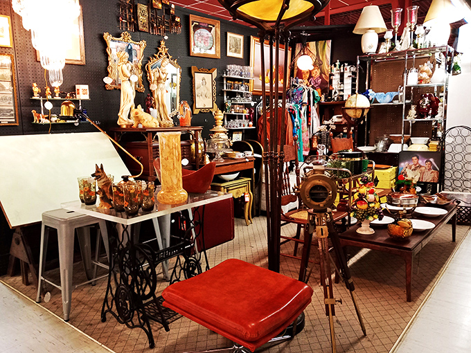 Antique alley! This corner is where old-world charm meets modern-day treasure hunting. Indiana Jones would be jealous.