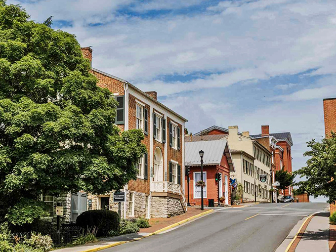 A street that's straighter than a Virginia gentleman's posture. Lexington's historic architecture stands proud, inviting exploration.