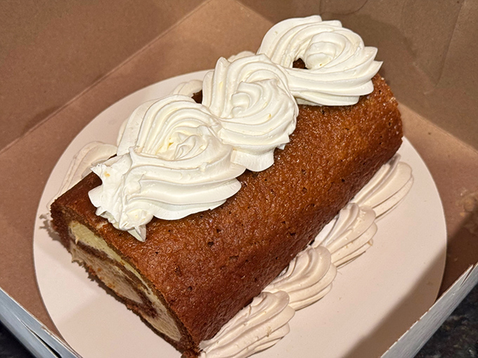 Roll with it! This cream-topped dessert looks like it's ready for its close-up. Hollywood, are you watching?