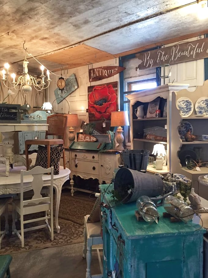 A feast for the eyes! This display is a smorgasbord of vintage delights. Warning: May cause spontaneous redecorating urges.