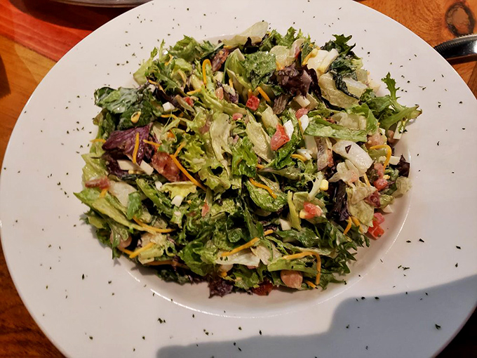 Even the salad looks like it's having a good time here&mdash;a colorful supporting actor that doesn't mind letting the burgers and mac take center stage.