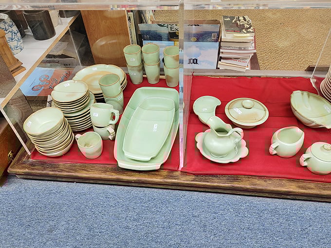 Mint condition memories! This pastel kitchenware collection isn't just dishes; it's a slice of mid-century charm that would make Betty Crocker swoon.