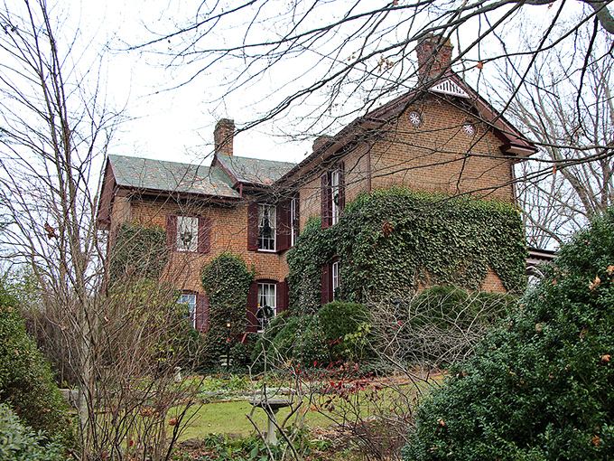 Old Deadrick House: Where ivy-covered walls whisper secrets of the past. It's like stepping into a Gothic novel, minus the brooding hero on a dark horse.