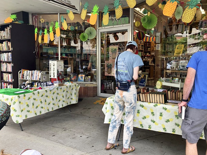 Summer reading just got tropical! This pineapple-themed display is a reminder that books are the ultimate vacation – no sunscreen required.