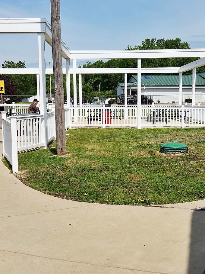 Al fresco feast! This outdoor seating area is the perfect spot to savor your barbecue while soaking up some vitamin D.