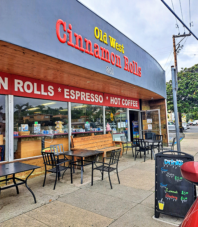 Al fresco cinnamon roll enjoyment awaits! These outdoor seats are prime real estate for people-watching while you contemplate a second (or third) roll.