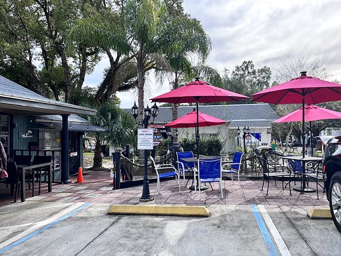 Outdoor seating that's more inviting than a mermaid's lagoon. Soak up the Florida sun while you feast like King Neptune!
