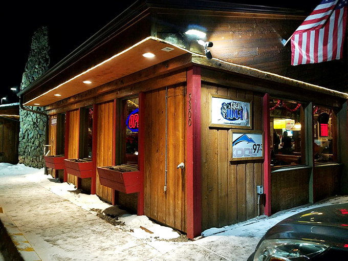 Night or day, rain or shine, this burger beacon shines bright! A warm welcome awaits, no matter when your cravings strike.
