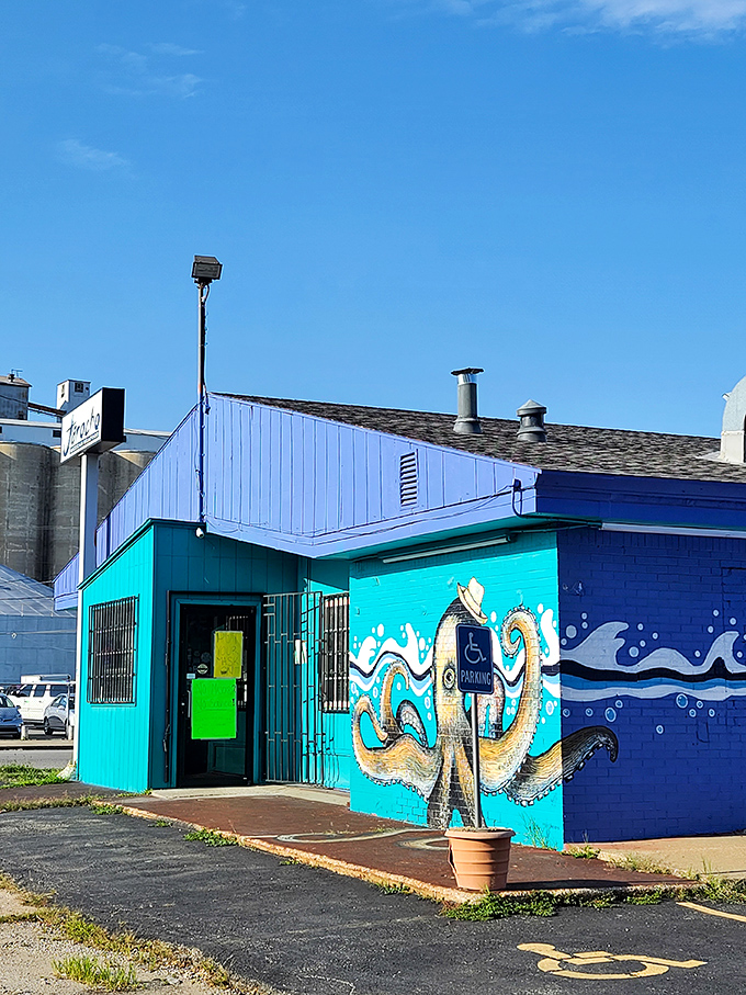 Jarocho's exterior: Where street art meets seafood. It's like Banksy decided to open a restaurant, and we're here for it!