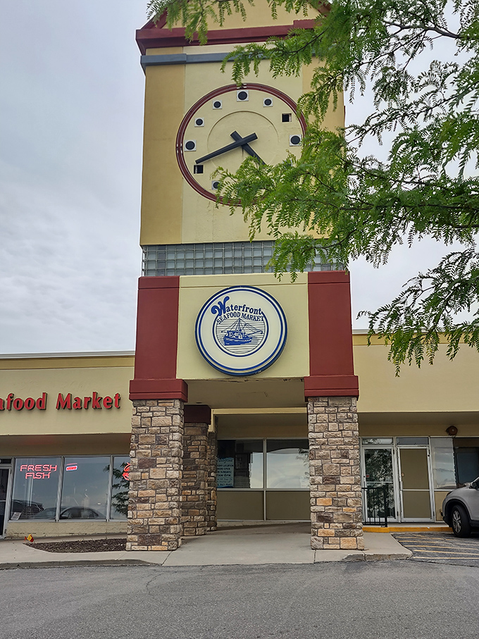 Time for seafood o'clock! This lighthouse of landlocked deliciousness beckons hungry sailors from miles around.