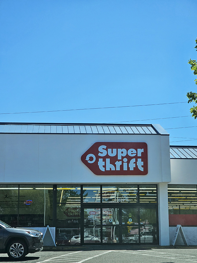 SuperThrift: where the hunt for hidden gems is always in season. Just follow the red arrow to secondhand paradise!