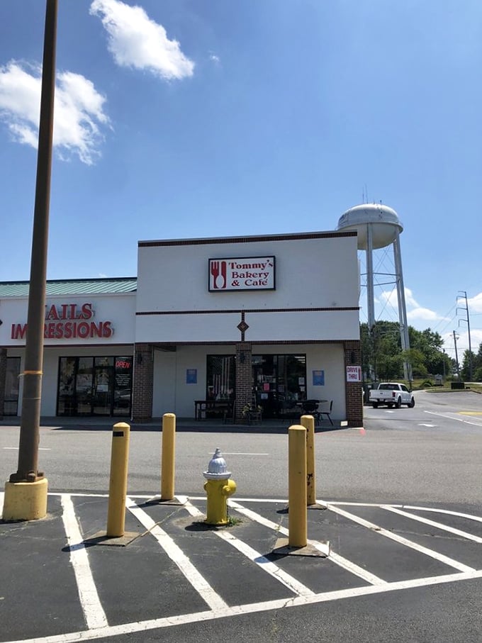 Tommy's Bakery & Café: where small-town charm meets big-time flavor. Your taste buds' new happy place awaits!