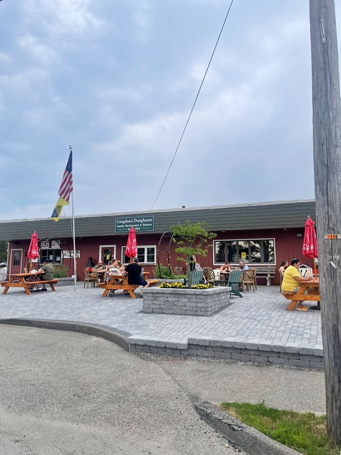 Outdoor seating for those who like a side of fresh air with their frosting. It's al fresco dining, Congdon's style &ndash; no reservations required.