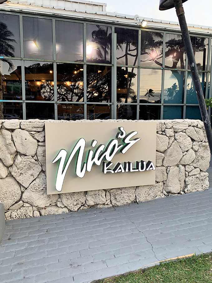 Nico's sign: your beacon to deliciousness. Follow it like a moth to a flame... a very tasty flame.