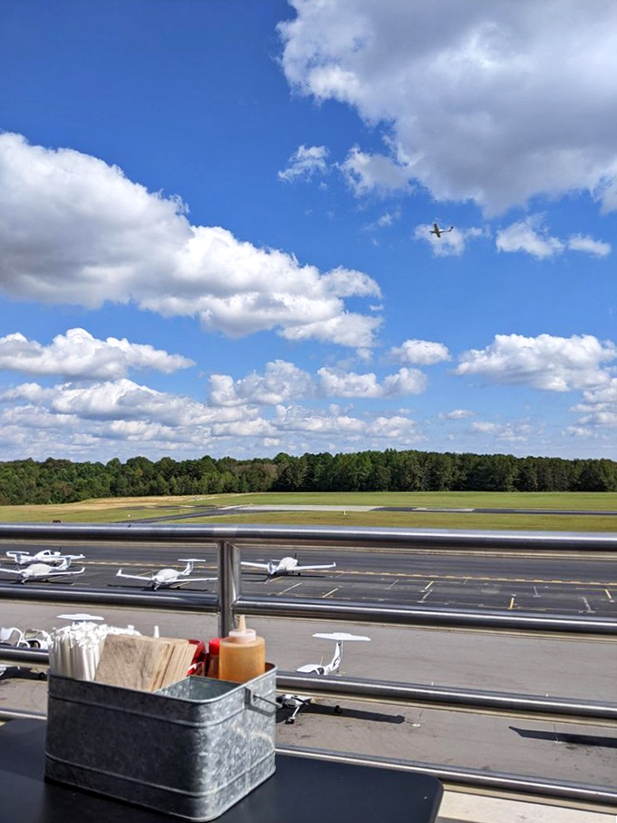 Dinner with a view that's plane awesome! Who knew barbecue could come with its own air show?