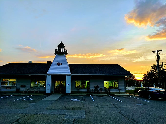 As the sun sets, Ray's transforms into a beacon of deliciousness. It's the lighthouse guiding hungry souls to seafood nirvana.