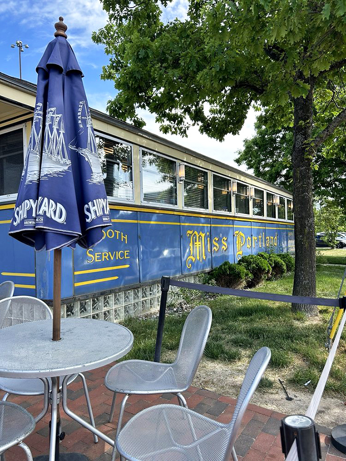 Outdoor seating for when you want a side of vitamin D with your home fries. Maine's answer to al fresco dining.