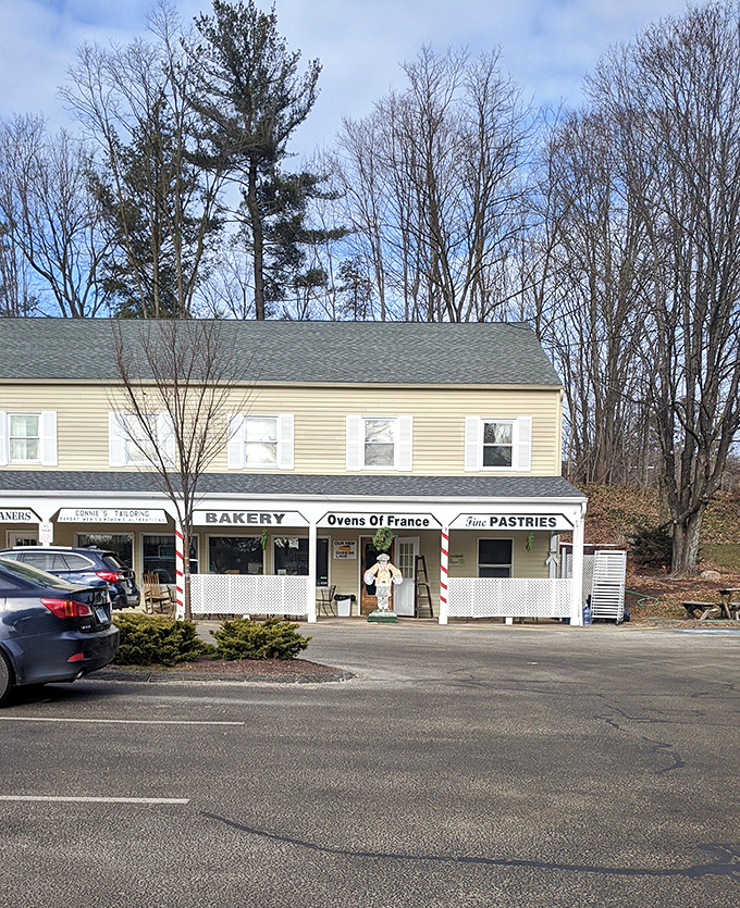 A bakery so inviting, it's like it's waving hello. The smell alone is enough to make you forget your New Year's resolutions.