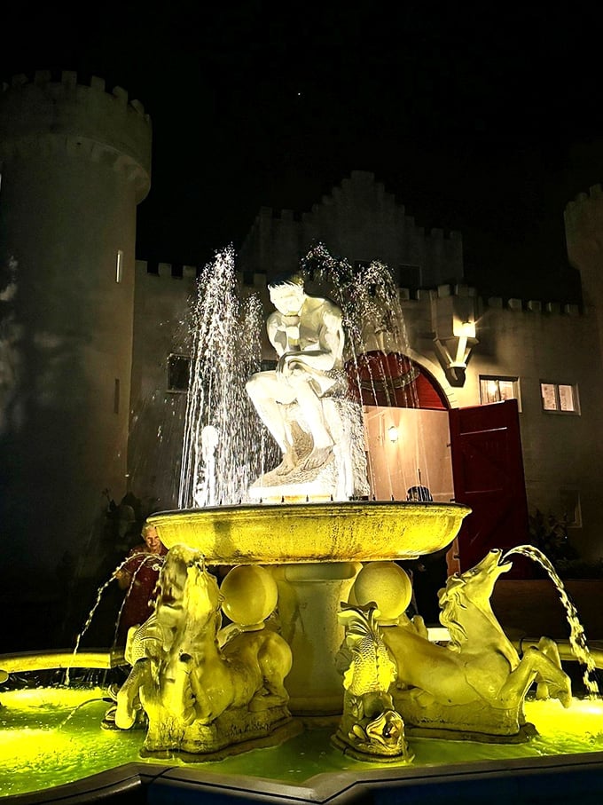 Night falls, but the magic rises! This illuminated fountain adds a touch of enchantment to Uhuburg's already spellbinding atmosphere.