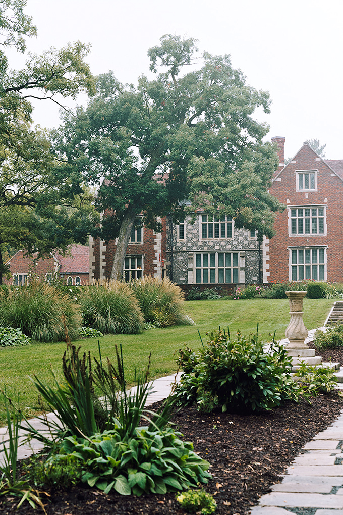 Garden goals, anyone? This lush landscape puts your struggling houseplants to shame and gives English gardens a run for their money.