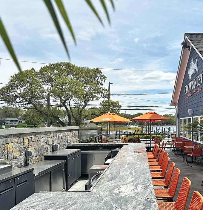 Outdoor bar goals! With a view like this, you might forget you came for the food. But don't worry, the aroma of fresh seafood will remind you soon enough.