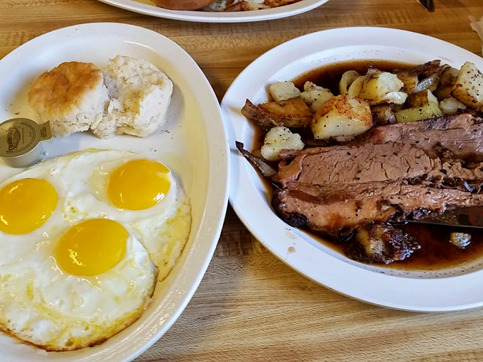 Who says you can't have barbecue for breakfast? This plate is breaking all the rules, and we're here for it. Morning has officially been upgraded.