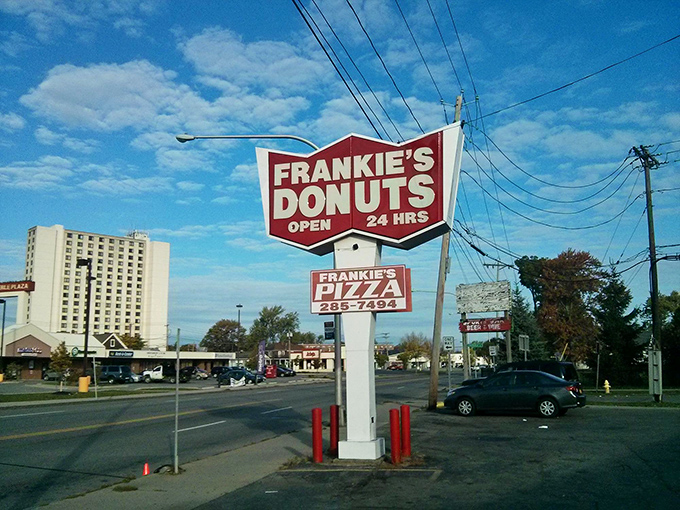 The beacon of hope for late-night cravings and early morning pick-me-ups. Frankie's never sleeps, so you can!