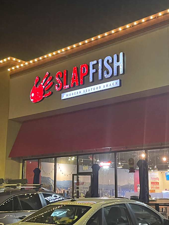 As night falls, Slapfish transforms into a beacon for seafood lovers. It's like a lighthouse, but instead of ships, it guides hungry landlubbers to deliciousness.