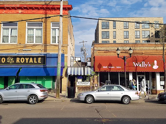 Blink and you'll miss it! Al's may be small, but it's got more character than buildings twice its size.