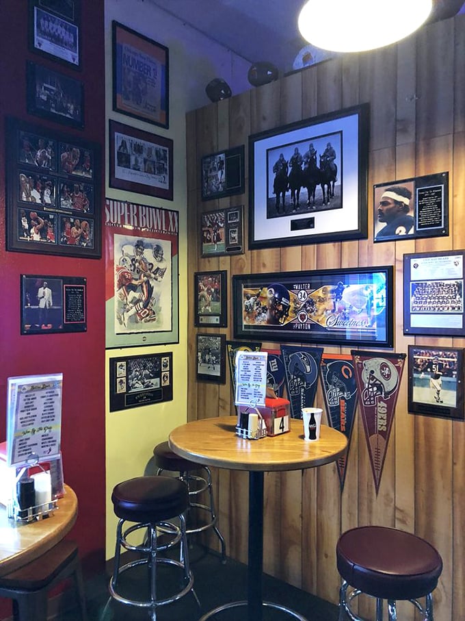 A wall of fame that's a slam dunk for sports fans and BBQ aficionados alike. Game on, appetite!