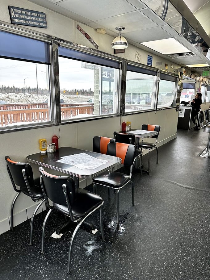 Window seats with a side of comfort food. It's like eating in your favorite aunt's kitchen, if your aunt was a short-order cook extraordinaire.