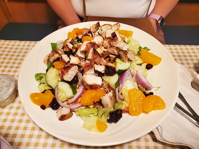 Who says you can't make friends with salad? This colorful plate is proof that healthy eating can be both delicious and Instagram-worthy.