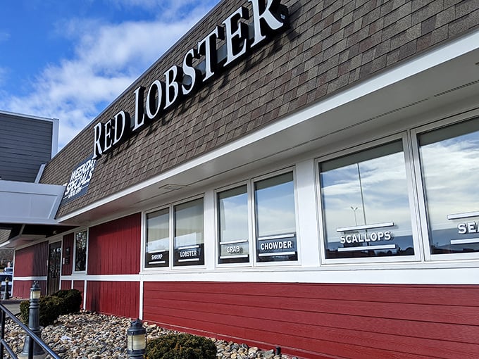 Red Lobster: Where seafood dreams come true, even in the heart of cattle country. Those iconic red awnings promise a feast fit for Neptune himself!