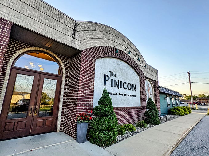 The Pinicon's curves are more inviting than a warm apple pie. This brick beauty whispers, "Come on in, the steak's fine!"