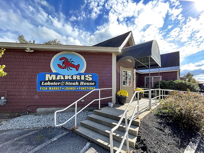 Lobster tanks so fresh, you'll swear the crustaceans are doing the backstroke. Makris: where indecision between steak and lobster is encouraged.