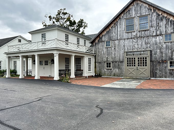 History you can taste! This colonial gem serves up steaks so good, Paul Revere would've ridden all night just for a bite.