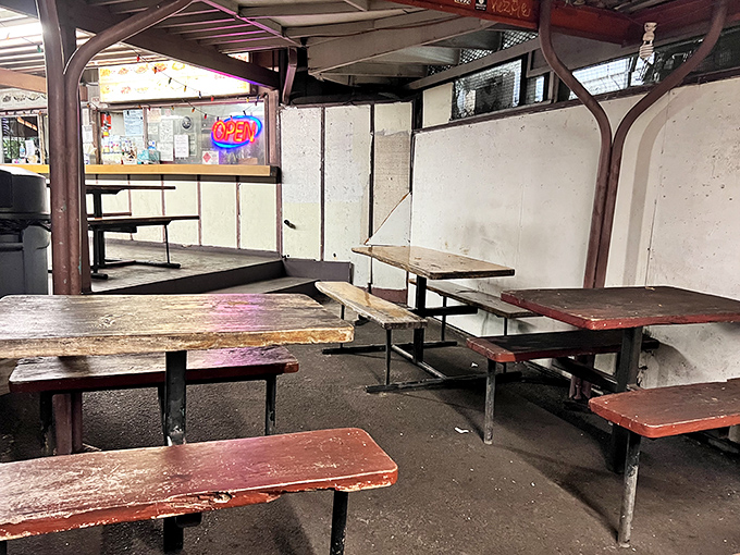 No-frills seating for serious eaters. This isn't a place for Instagram influencers &ndash; it's where real food lovers come to get their hands dirty.