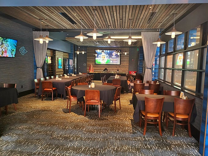 Nautical chic meets Midwest charm. This dining room could make even landlubbers feel like seasoned sailors.