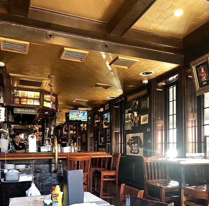 Step into a maritime time capsule: Dark wood, nautical knick-knacks, and the promise of delicious adventures await inside Mama's cozy interior.