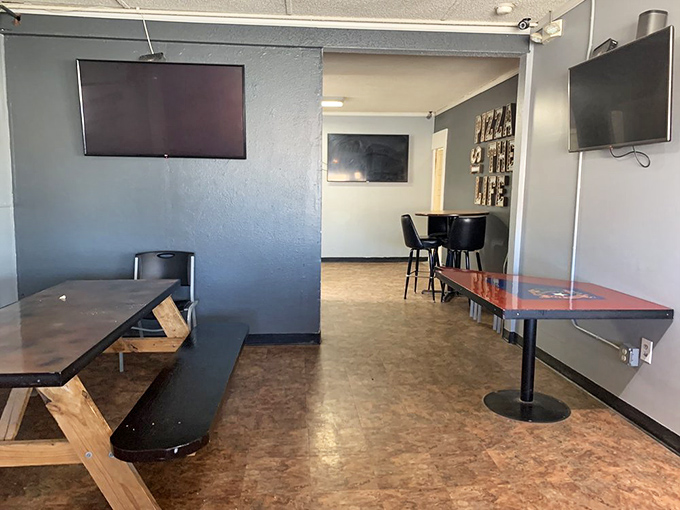 No-frills thrills! The interior may be simple, but those TVs promise entertainment with your pepperoni.